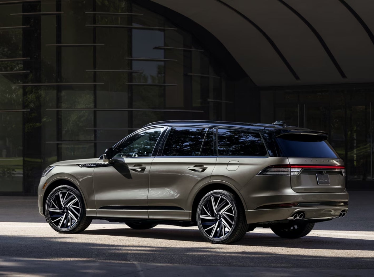 2025 Lincoln Aviator Vs. 2025 Ford Explorer Comparison